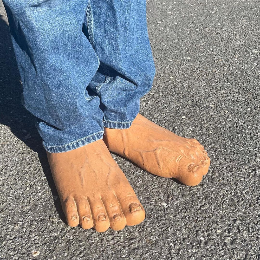 碧梨悄悄关注！「最怪」定制球鞋曝光！上脚需要勇气！ 球鞋资讯 FLIGHTCLUB中文站|SNEAKER球鞋资讯第一站