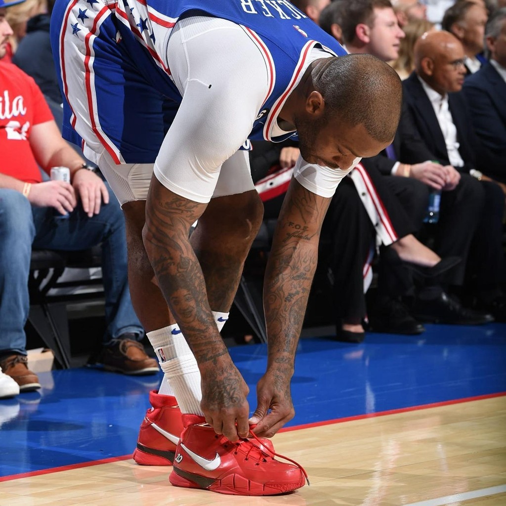 詹皇上脚 LBJ 20 新版本！网友：鞋都比湖人比赛好看…… 球鞋资讯 FLIGHTCLUB中文站|SNEAKER球鞋资讯第一站