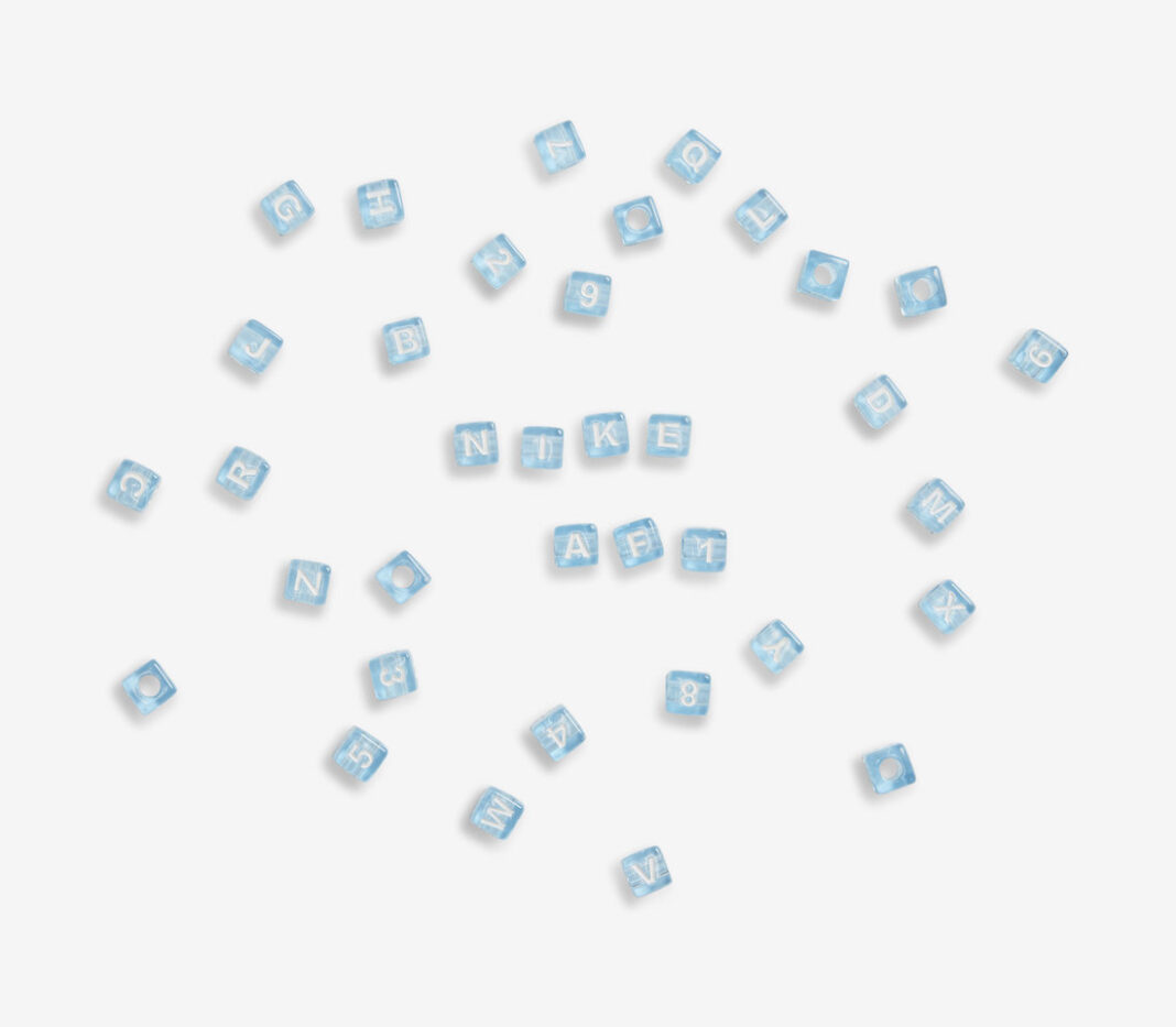 跳票一整年的 Drake x AF1 再度现身网络！终于要发售了！ 球鞋资讯 FLIGHTCLUB中文站|SNEAKER球鞋资讯第一站