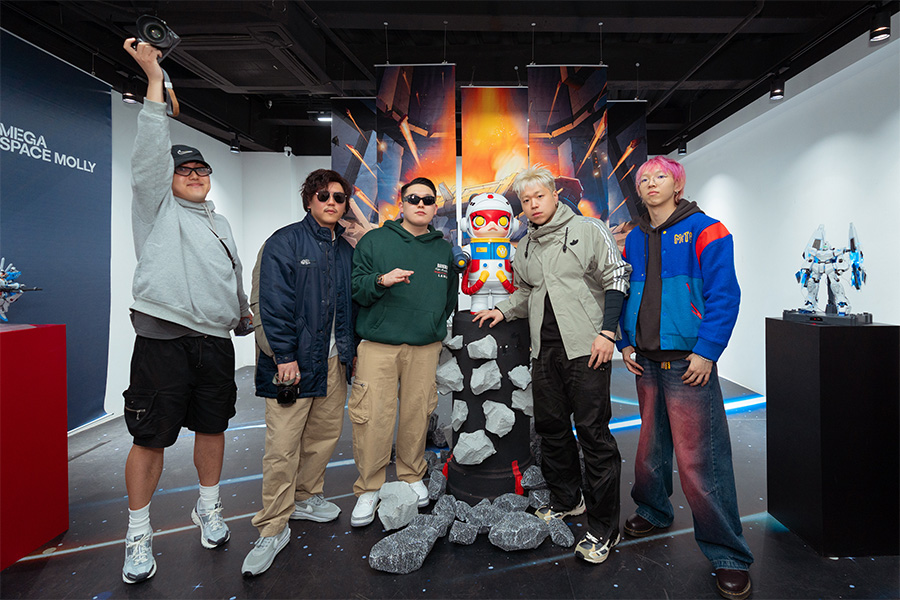 泡泡玛特 Space Molly 高达联名登陆 SOLESTAGE - FLIGHTCLUB中文站|SNEAKER球鞋资讯第一站