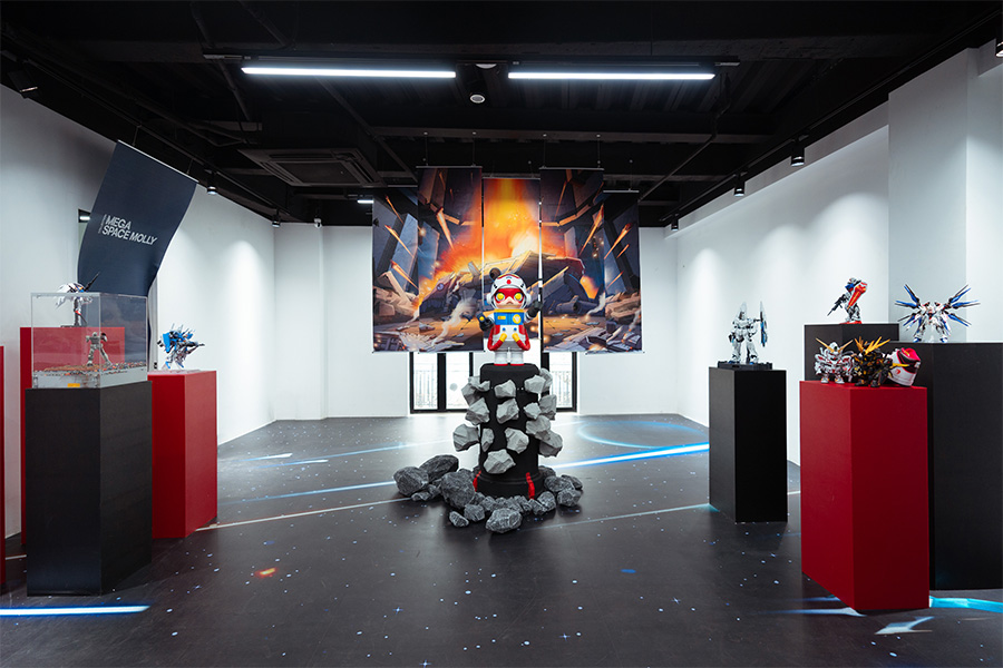 泡泡玛特 Space Molly 高达联名登陆 SOLESTAGE - FLIGHTCLUB中文站|SNEAKER球鞋资讯第一站