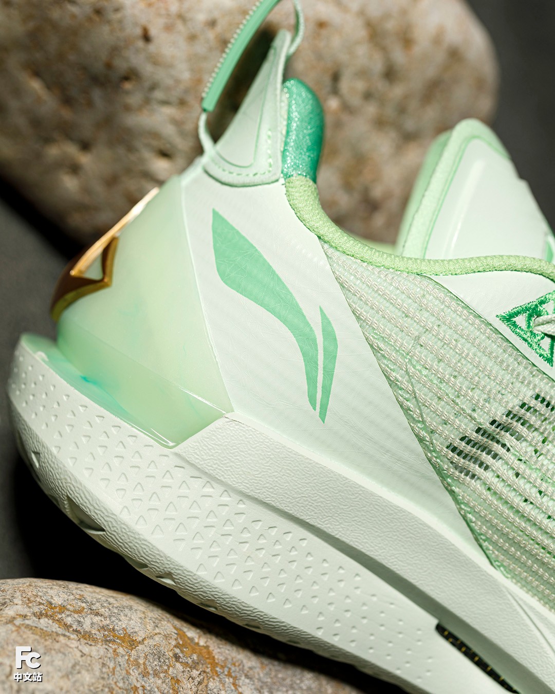 目前最美配色？「玉石」JB2 抢先开箱！ 球鞋资讯 FLIGHTCLUB中文站|SNEAKER球鞋资讯第一站