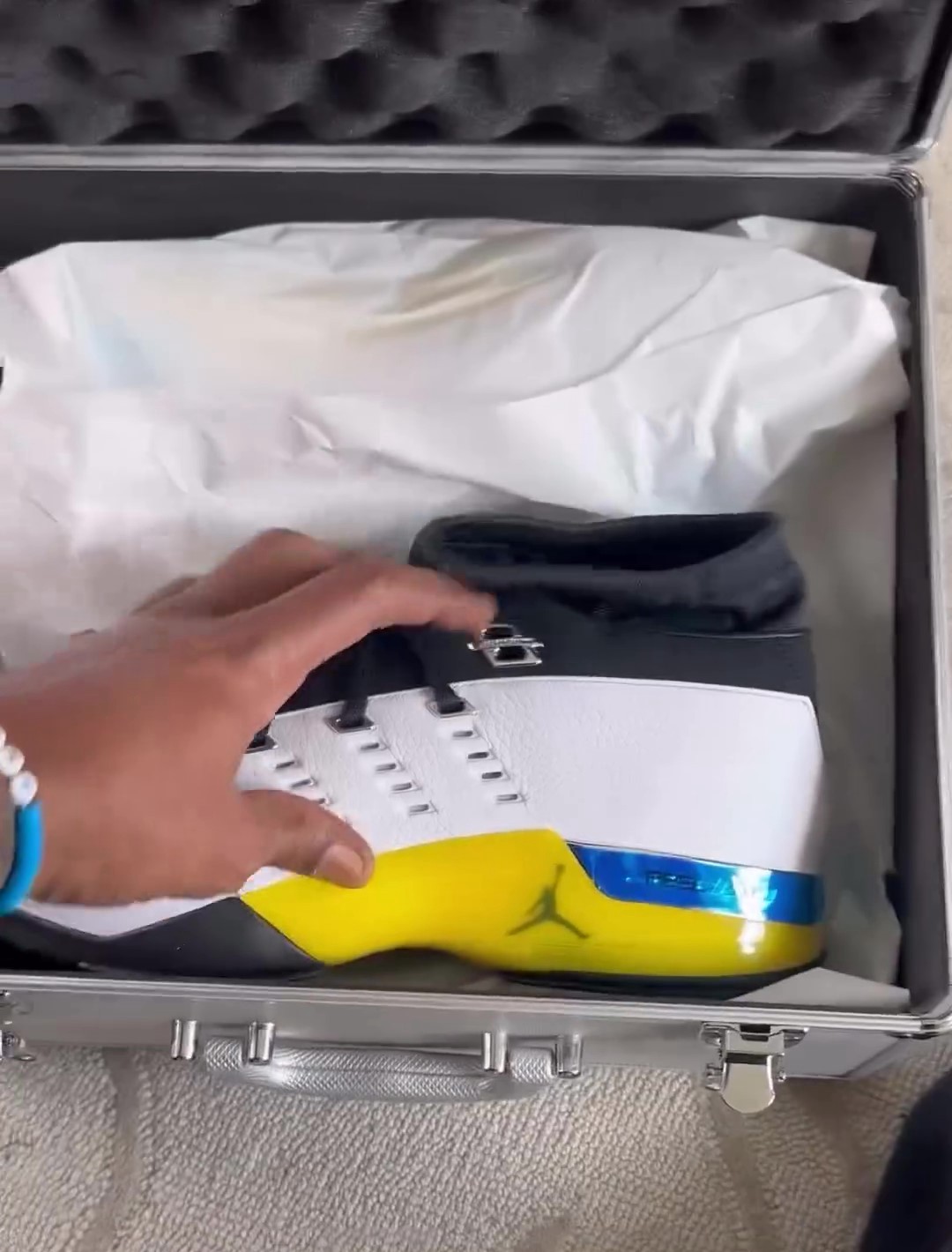 「手提箱」细节曝光！AJ17 Low 最新实物泄露！ 球鞋资讯 FLIGHTCLUB中文站|SNEAKER球鞋资讯第一站